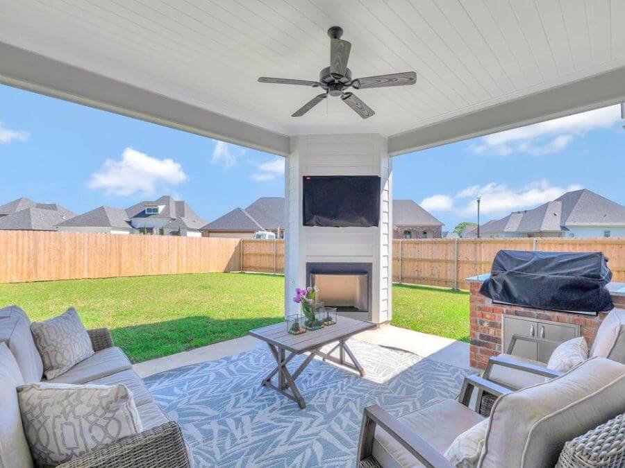 33 Stunning Outdoor Covered Patio Ideas Designers Love For 2025 (Photos ...